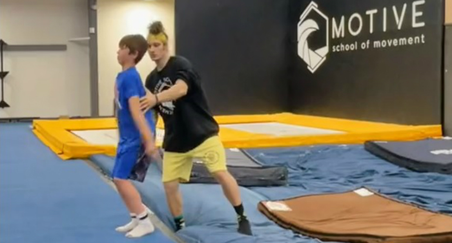 Como Aprender a Fazer Um Backflip Em Apenas Uma Hora